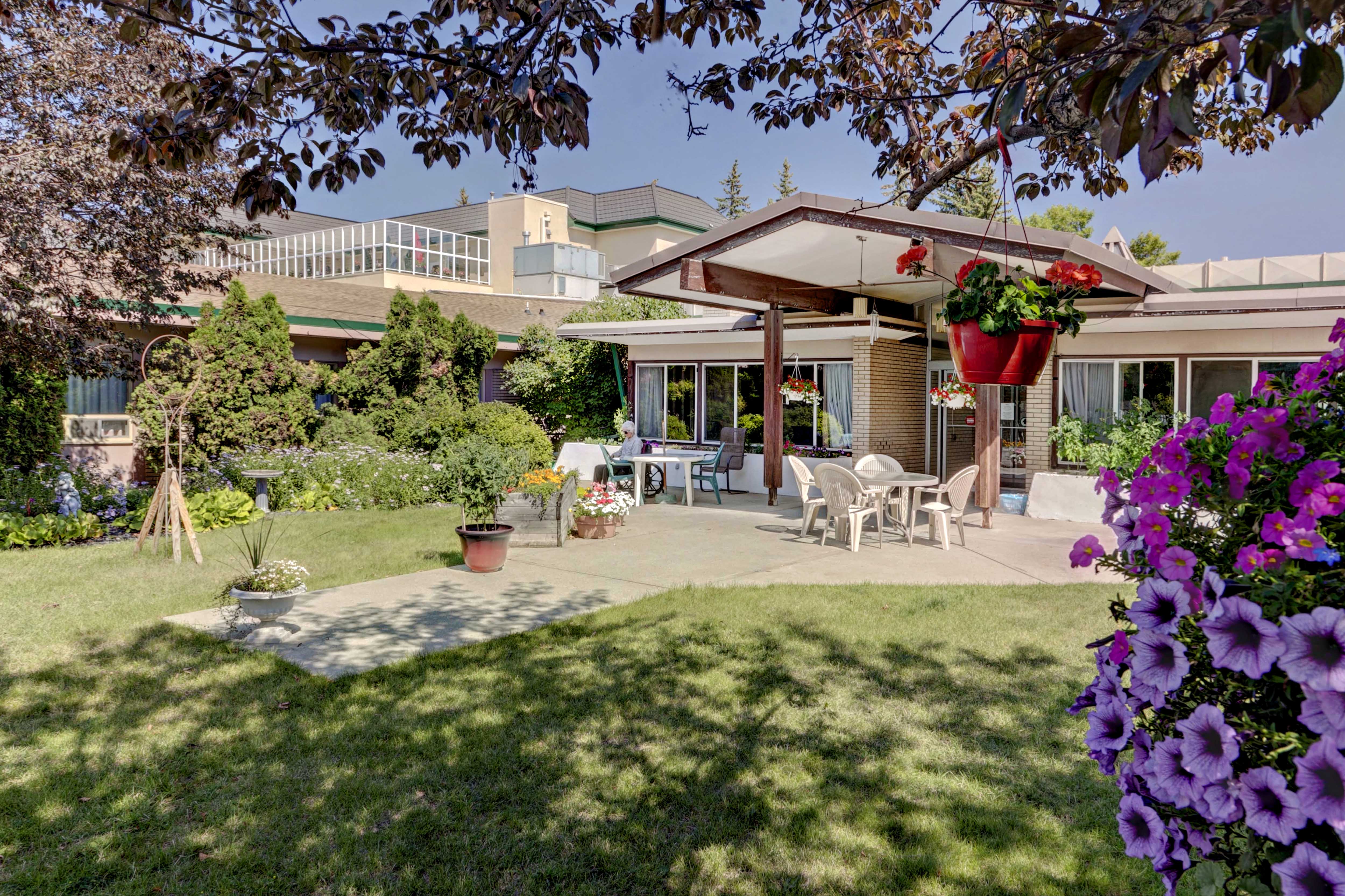 SCC Outdoor Patio – Intercare Alberta